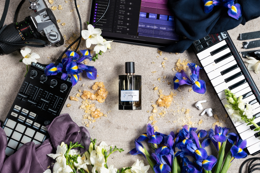 Mono Cachemire: a dancing musk veil